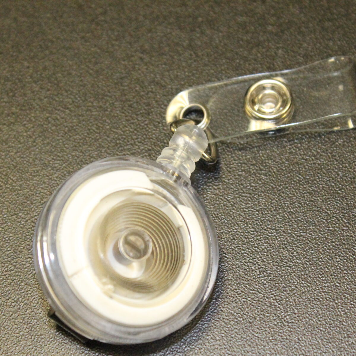 Horizontal Lanyard Badge Adapter (Clear Vinyl)- 10025 – ID Badge Center